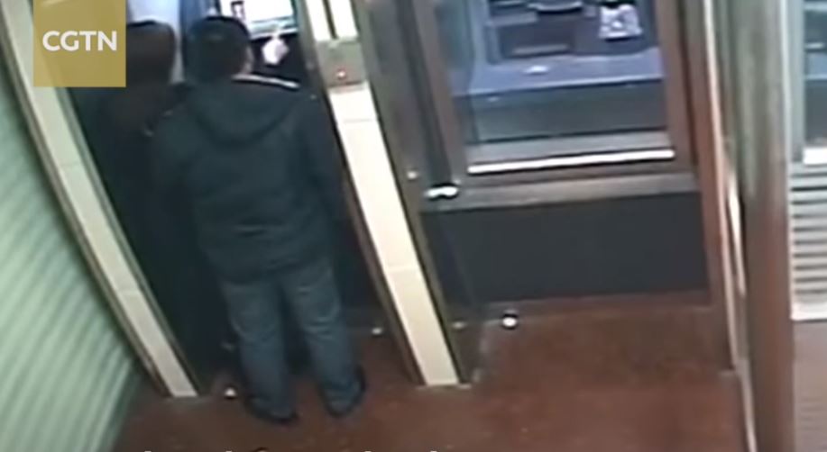 Un Ladrón Devuelve A Su Víctima El Dinero Que Le Había Quitado