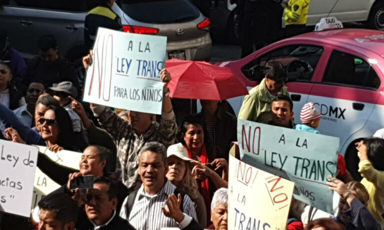 Organización provida protesta en contra de iniciativa de infancias ...