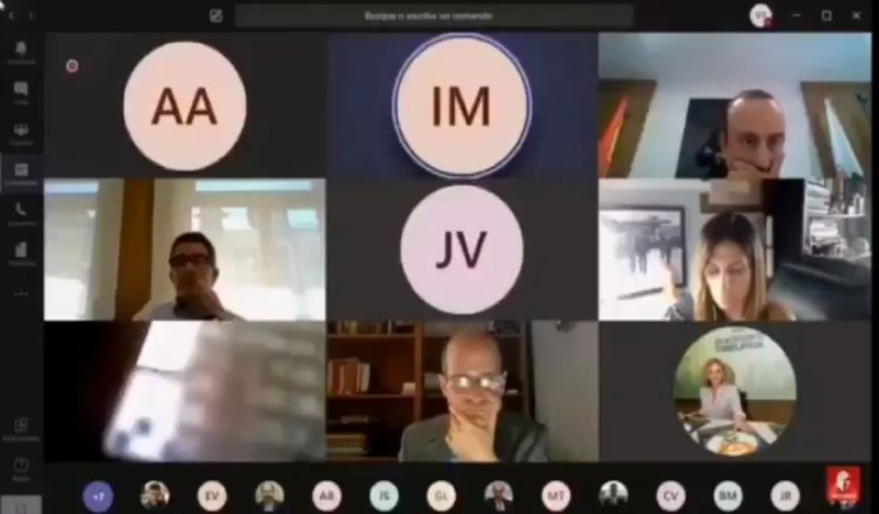 Legislador Se Mete A Bañar Durante Sesión Virtual Y Olvida Apagar La Cámara